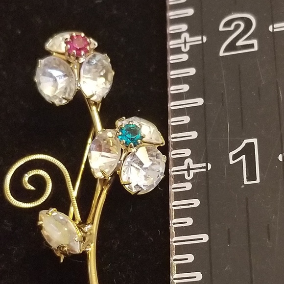 Jewelry | Lovely Flower Pin | Poshmark